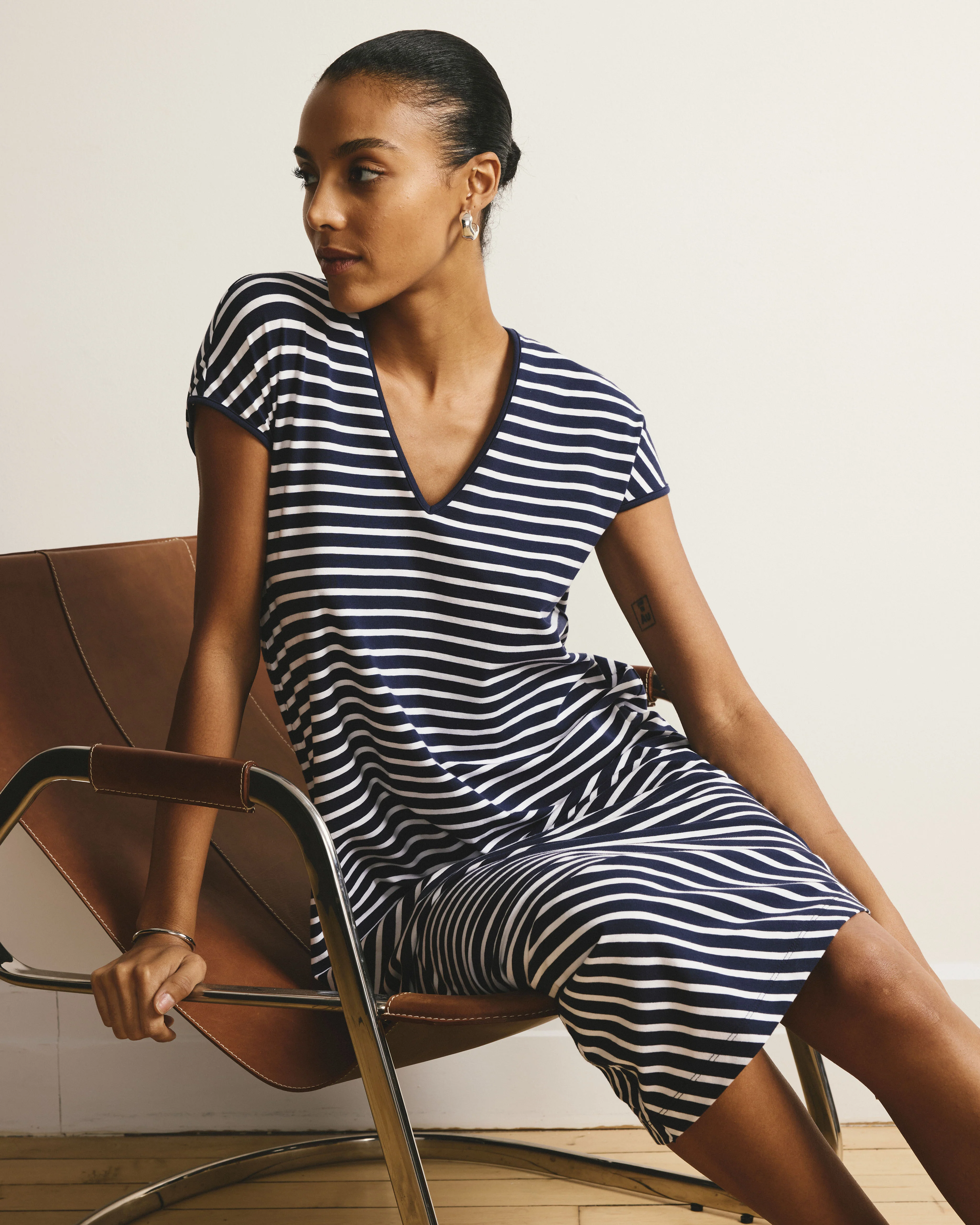 Iconic Geneva V-Neck Dress – Navy/White Stripe – uierldr