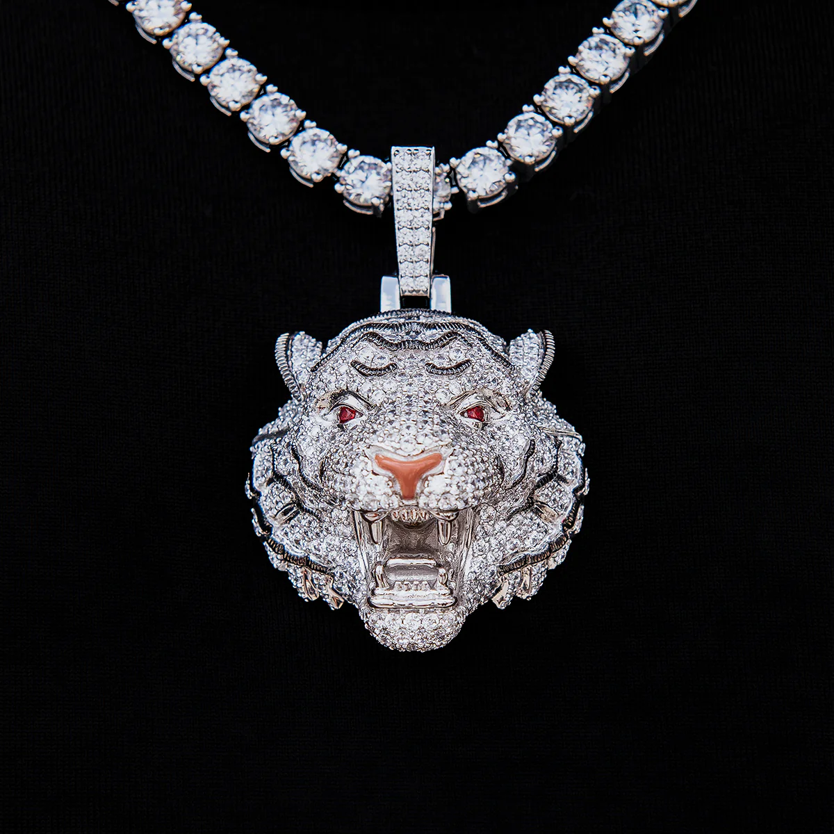 Iced Tiger Pendant in White Gold – gdel